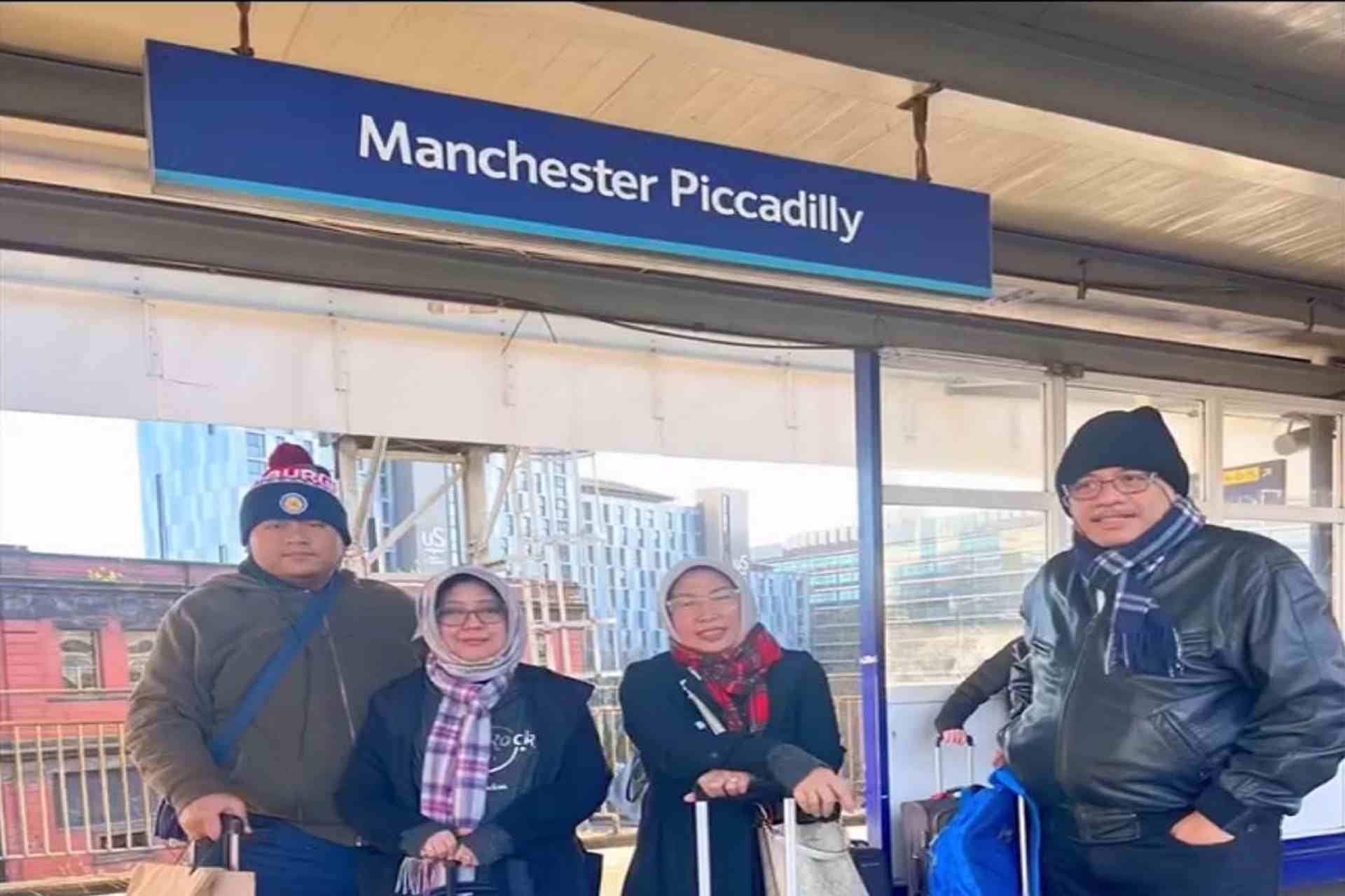Manchester Piccadilly Station Taxi | Book Online