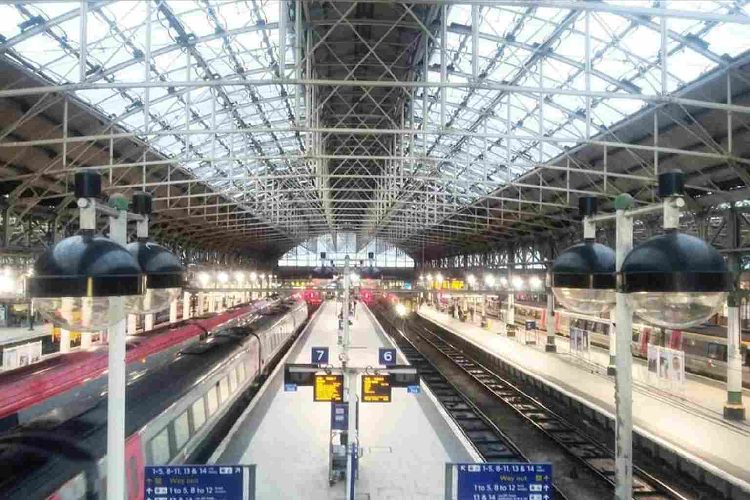 Manchester Piccadilly Station Taxi | Book Online